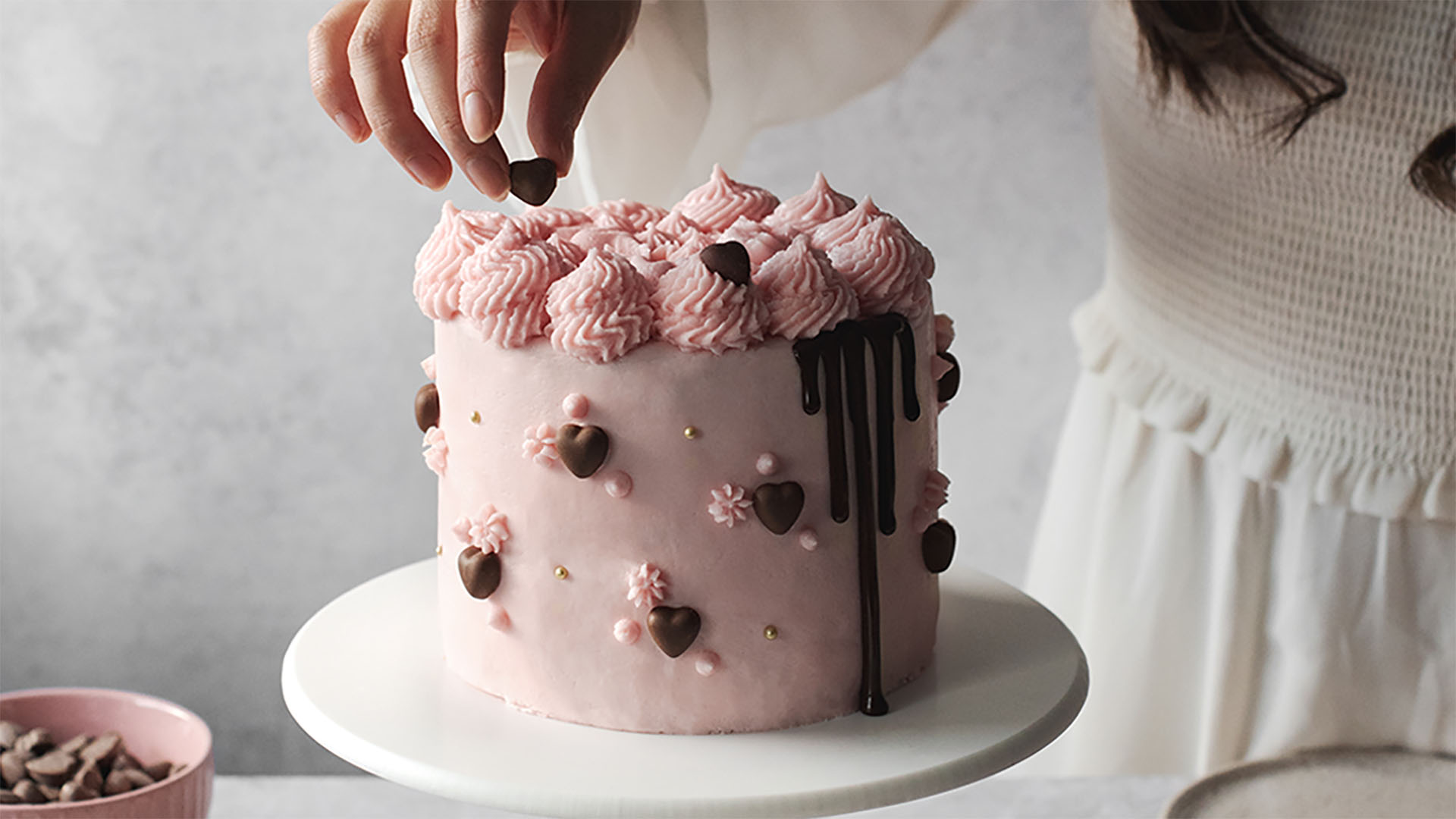 HERSHEY'S CHIPITS Banana Chocolate Chip Cake Recipe | Recipes