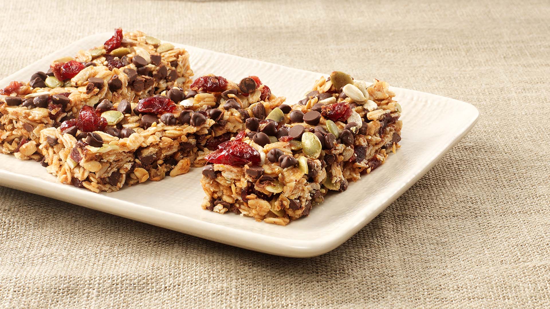HERSHEY'S CHIPITS Homemade Granola Bars Recipe | Recipes