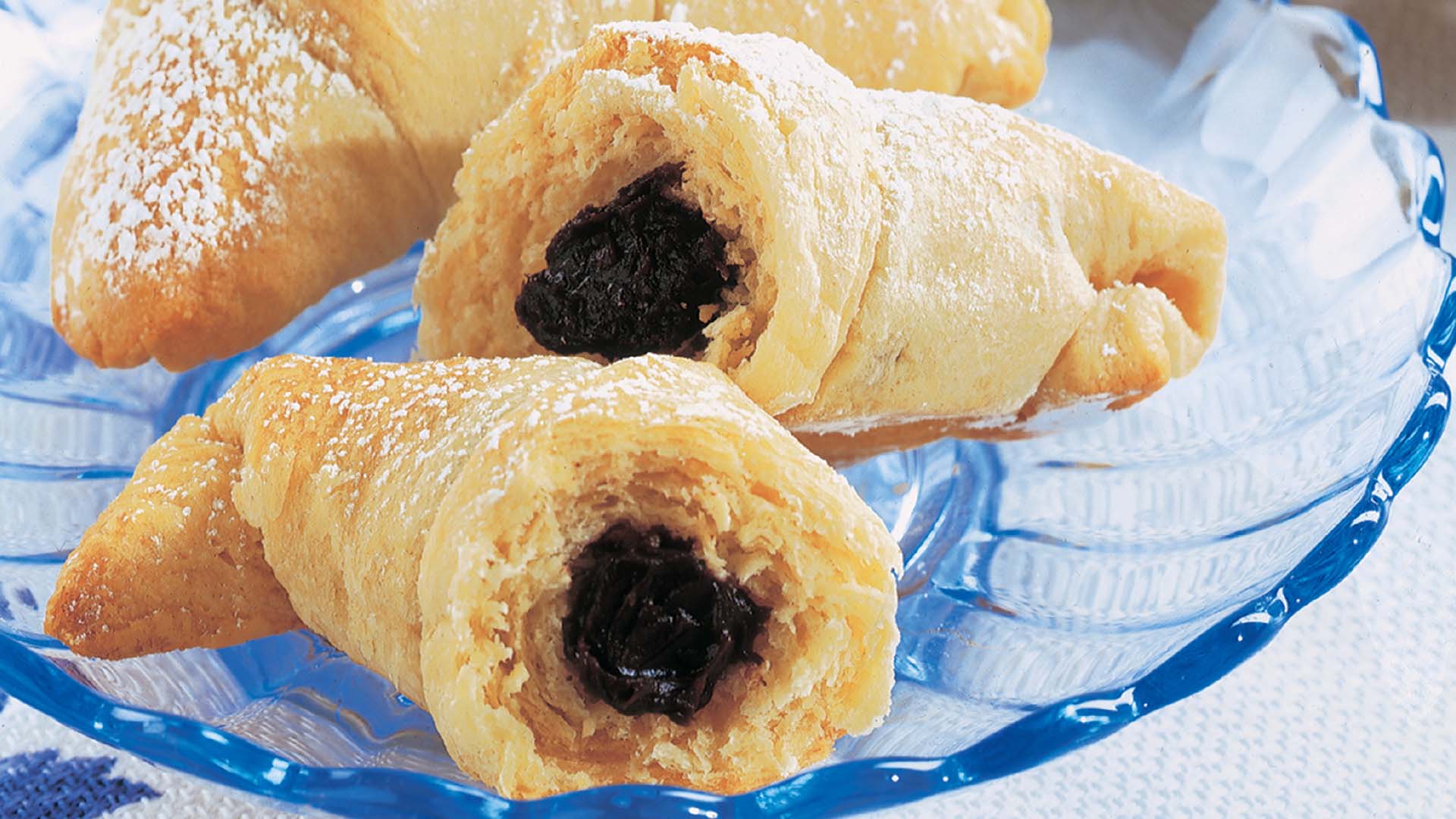 HERSHEY'S CHIPITS Milk Chocolate Crescents Recipe | Recipes
