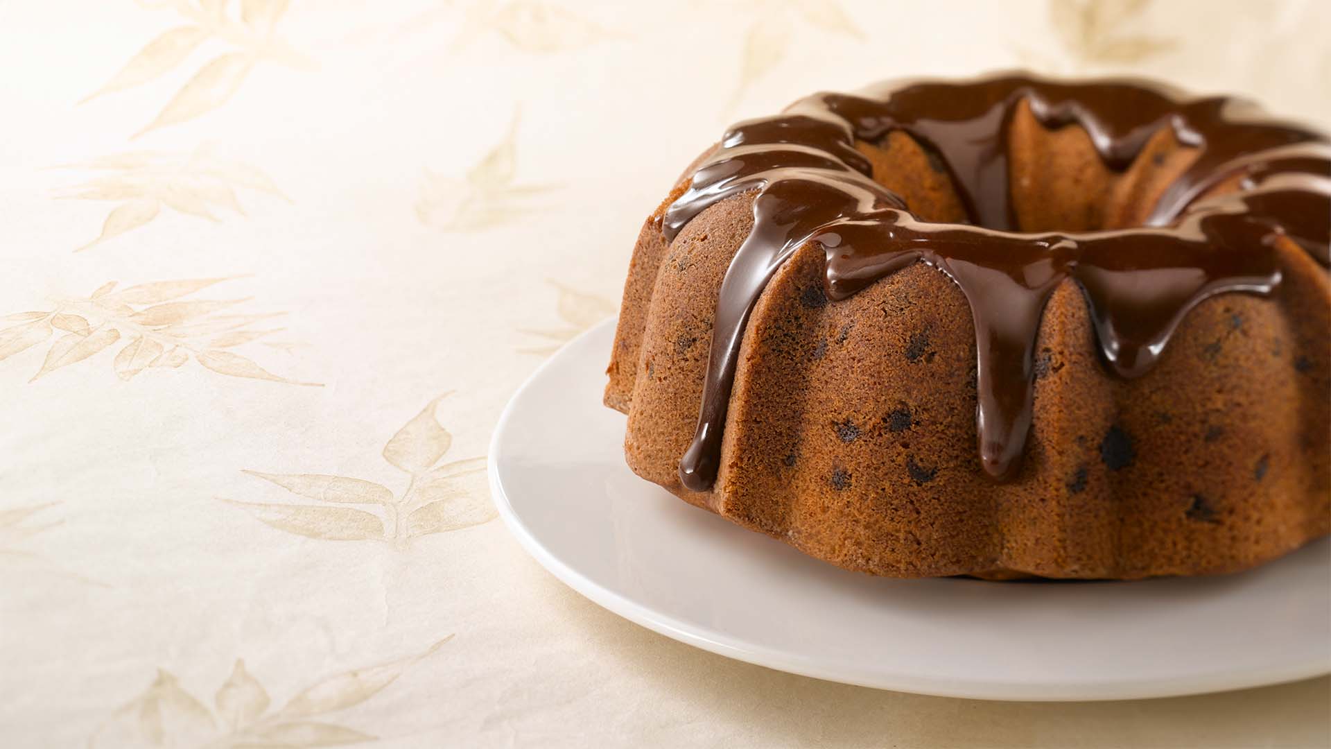 HERSHEY'S Mocha Latté Chip Cake Recipe | Recipes