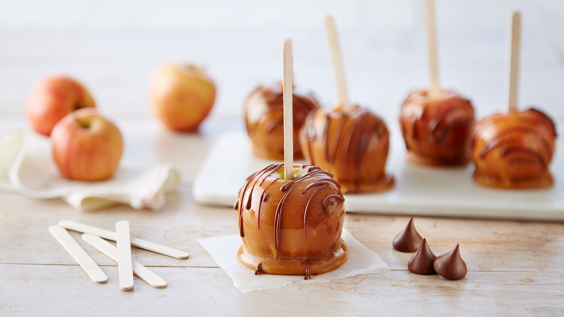 HERSHEY'S Spider Web Caramel Apples Recipe | Recipes